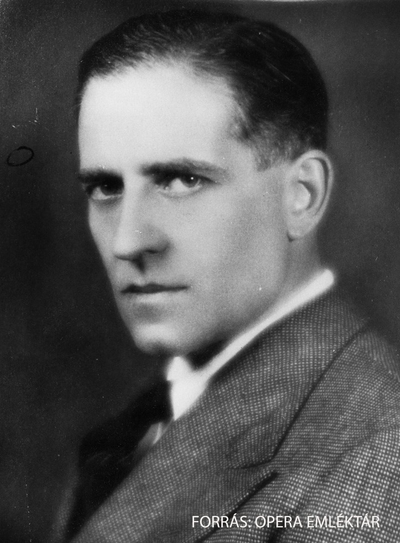 Társulat – - Opera