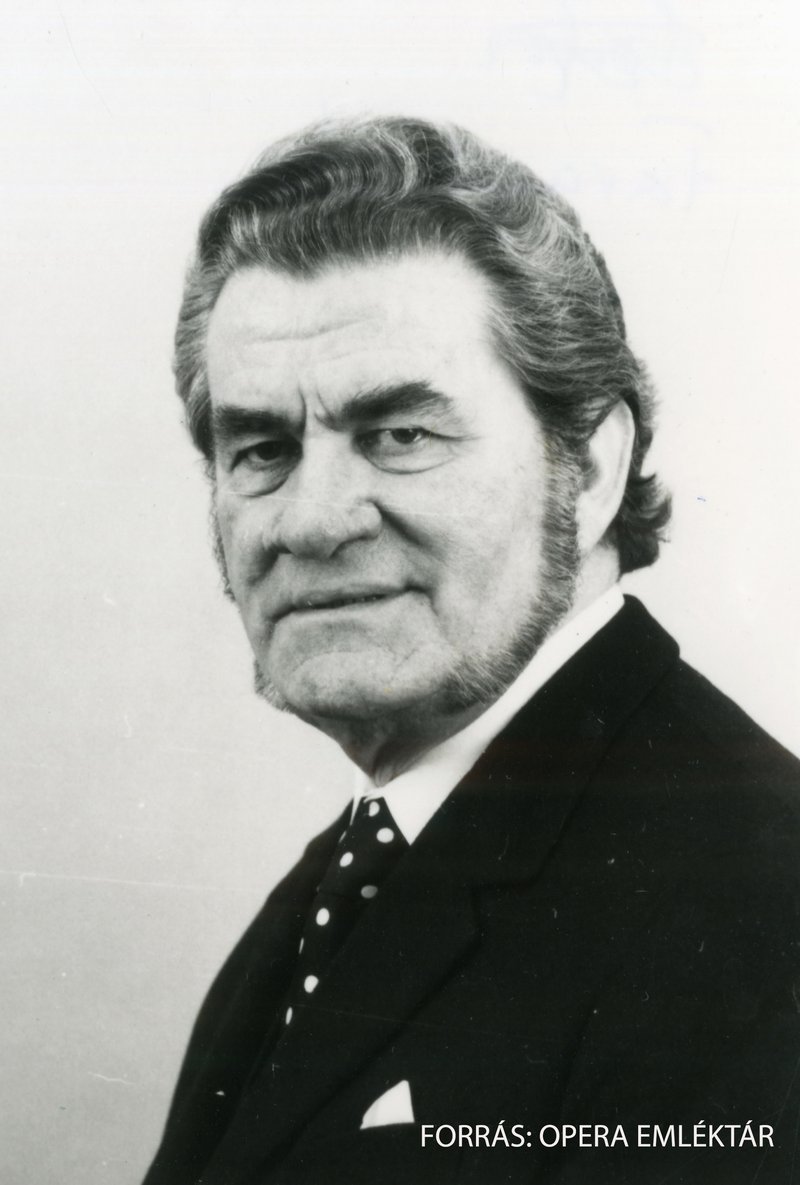 Társulat – - Opera