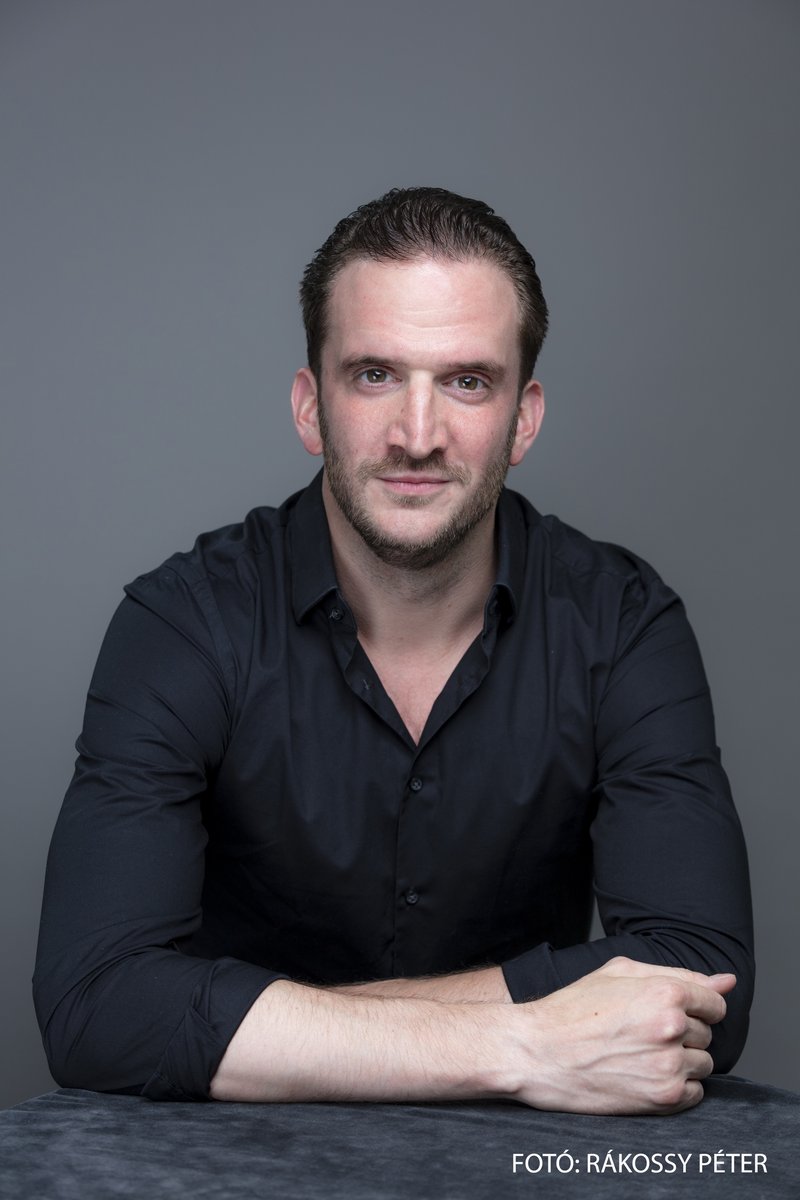 Társulat – - Opera