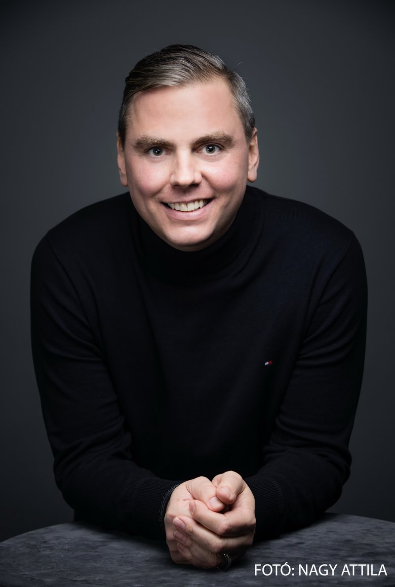 Társulat – - Opera