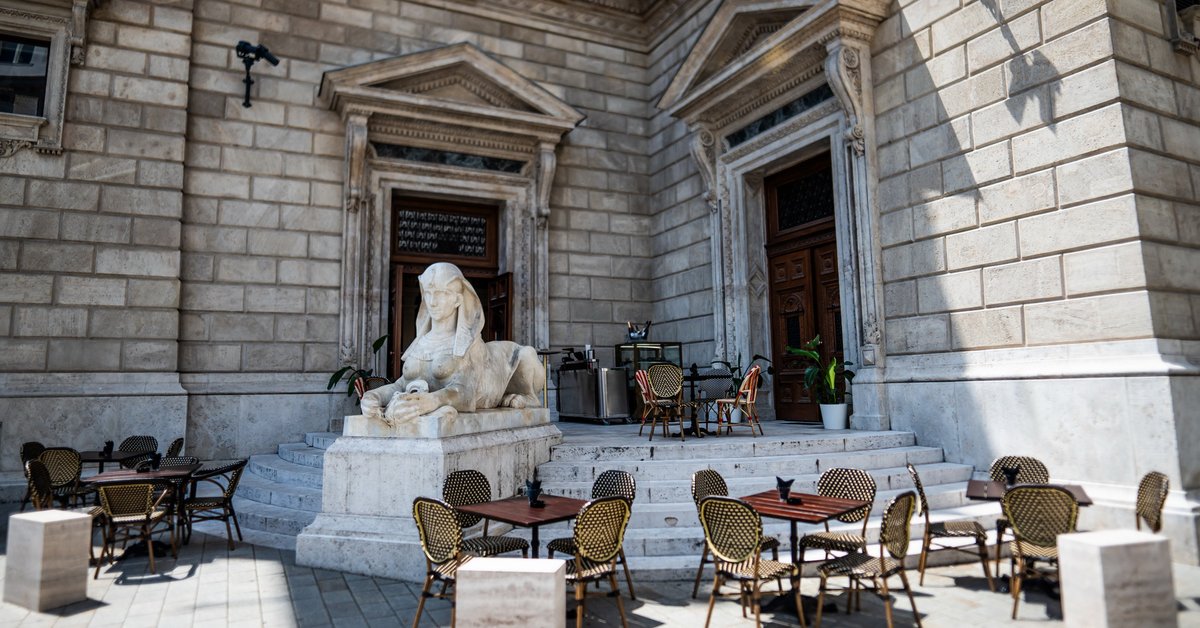 Sphinx Terrace - Opera