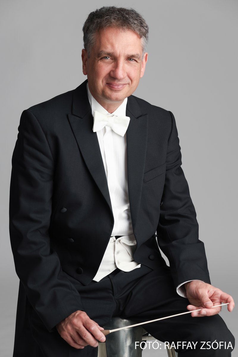 Társulat – - Opera